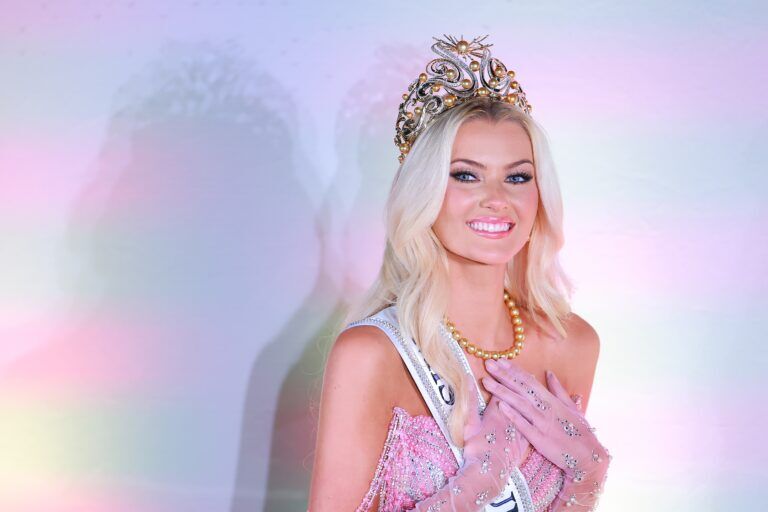 Miss Universo 2024 Victoria Kjaer inspira con su fuerza y resiliencia