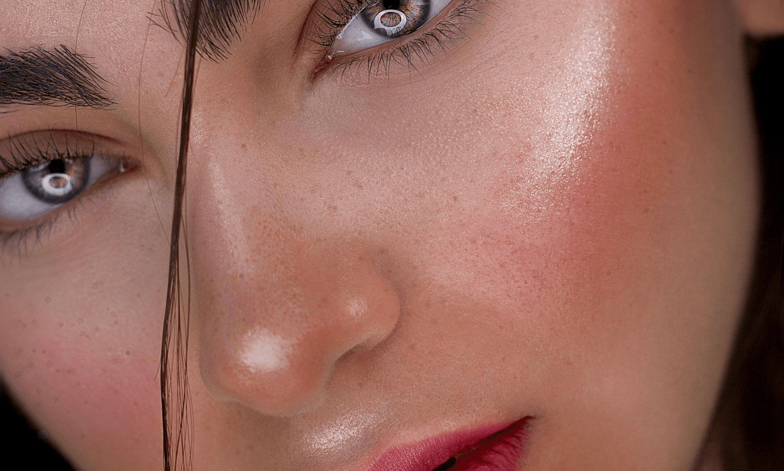 Piel con efecto húmedo: Cómo lograr la 'wet look skin'